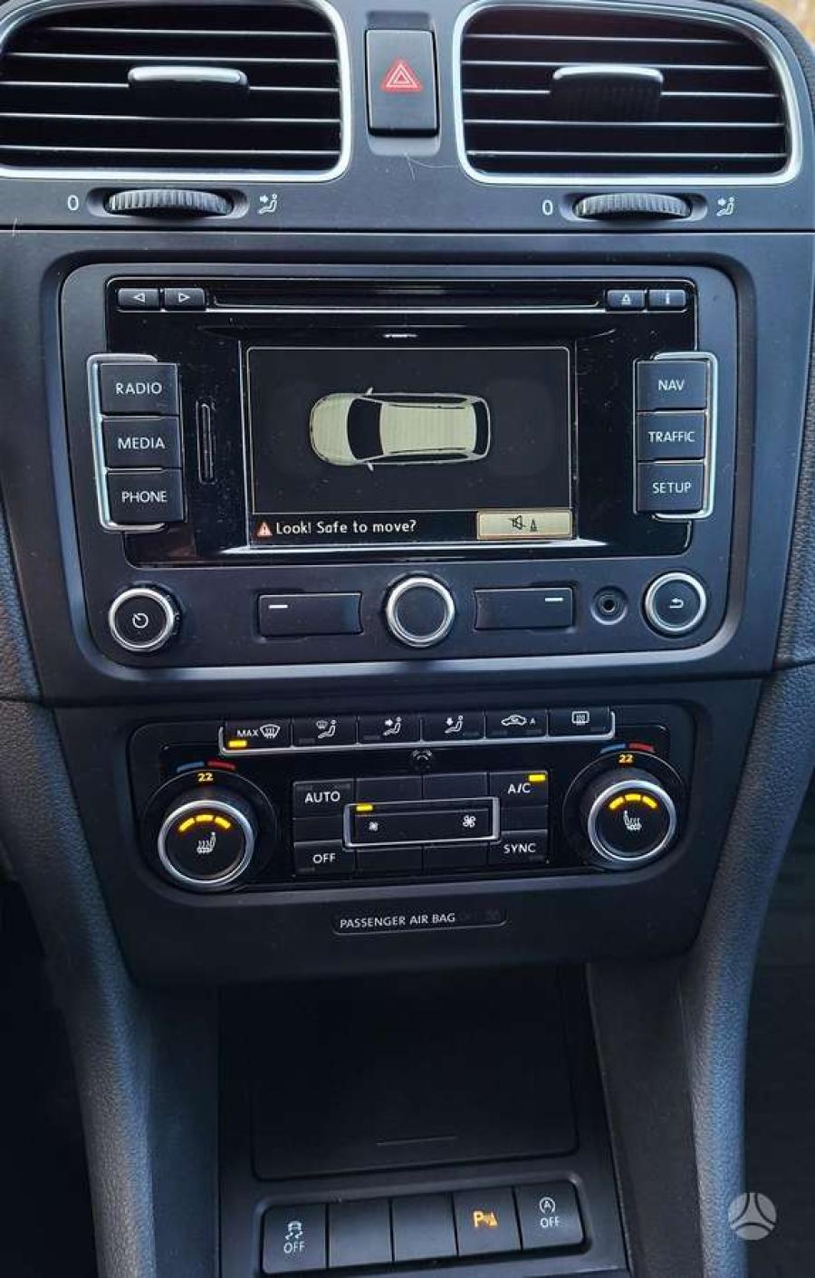 Grey Volkswagen Golf 2012 in Kretinga, with an engine capacity of 1.60 L and mileage of 349 thousand km for 4499 €, photo 32 on AUTOMOTO.COM.LV