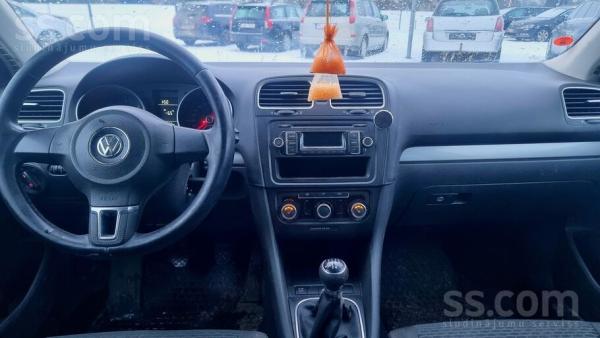 Grey Volkswagen Golf 2012 in Cesis, with an engine capacity of 1.60 L and mileage of 316 thousand km for 2200 €, photo 7 on AUTOMOTO.COM.LV