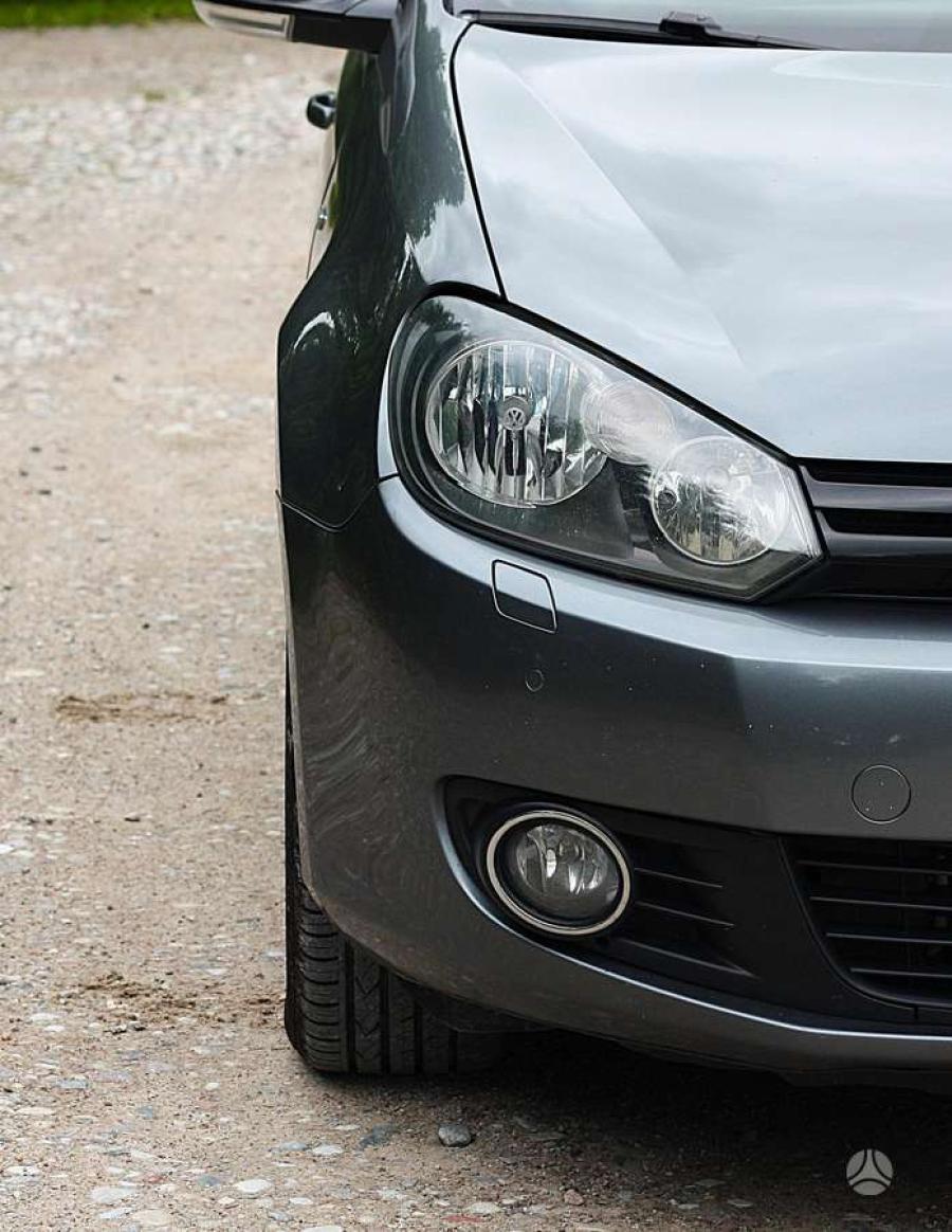 Grey Volkswagen Golf 2012 in Kretinga, with an engine capacity of 1.60 L and mileage of 349 thousand km for 4199 €, photo 4 on AUTOMOTO.COM.LV