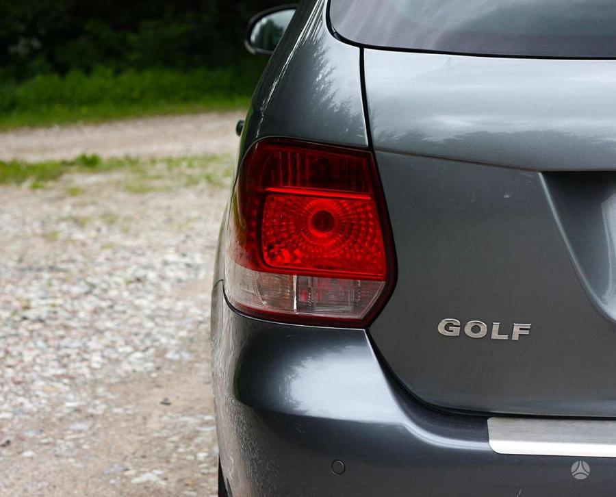 Grey Volkswagen Golf 2012 in Kretinga, with an engine capacity of 1.60 L and mileage of 349 thousand km for 4199 €, photo 13 on AUTOMOTO.COM.LV