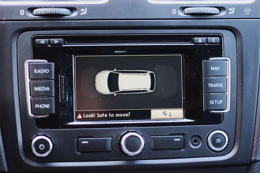 Grey Volkswagen Golf 2012 in Kretinga, with an engine capacity of 1.60 L and mileage of 349 thousand km for 4199 €, photo 27 on AUTOMOTO.COM.LV