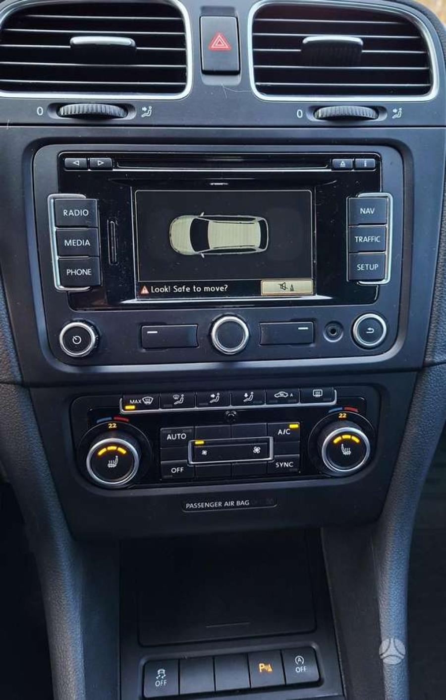Grey Volkswagen Golf 2012 in Kretinga, with an engine capacity of 1.60 L and mileage of 349 thousand km for 4199 €, photo 32 on AUTOMOTO.COM.LV