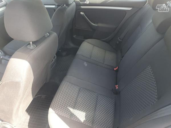 Pelēks Volkswagen Golf 2012 Viļņa, ar dzinēja tilpumu 1.60 L un nobraukumu 304 tūkst. km par 3000 €, foto 10 vietnē AUTOMOTO.COM.LV