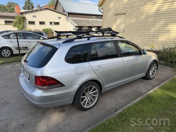 Grey Volkswagen Golf 2012 in Valmiera, with an engine capacity of 1.60 L and mileage of 425 thousand km for 2200 €, photo 1 on AUTOMOTO.COM.LV