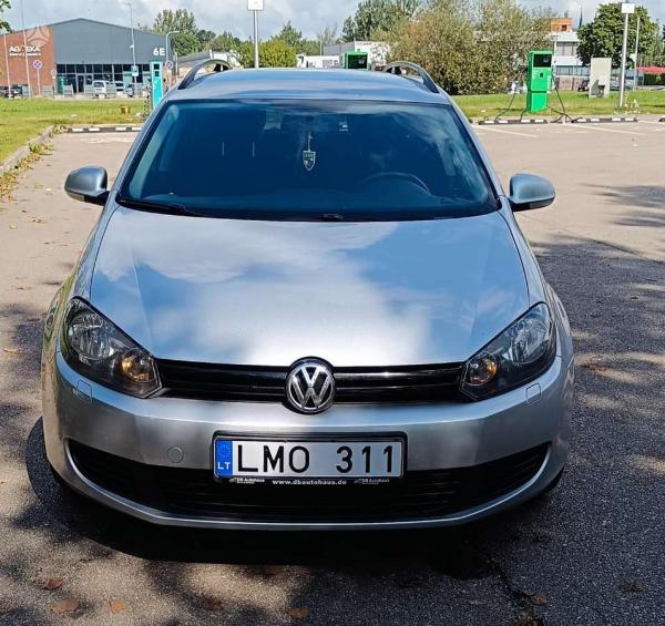 Pelēks Volkswagen Golf 2012 Kauņa, ar dzinēja tilpumu 1.60 L un nobraukumu 298 tūkst. km par 3300 €, foto 3 vietnē AUTOMOTO.COM.LV