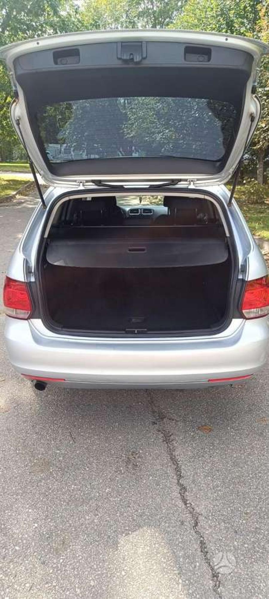 Grey Volkswagen Golf 2012 in Kaunas, with an engine capacity of 1.60 L and mileage of 298 thousand km for 3300 €, photo 9 on AUTOMOTO.COM.LV