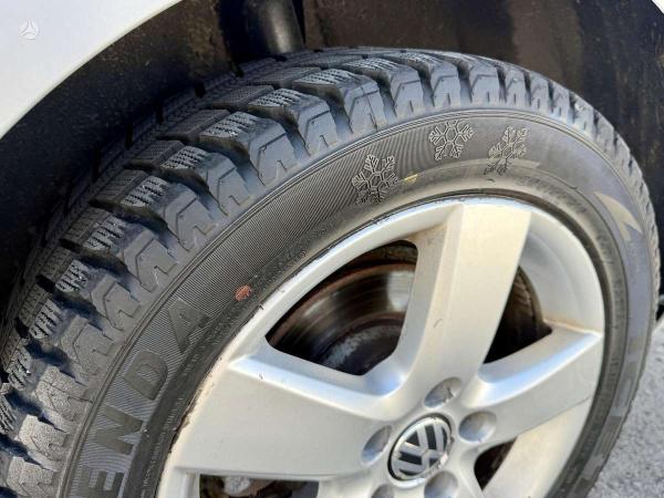 Pelēks Volkswagen Golf 2012 Viļņa, ar dzinēja tilpumu 1.60 L un nobraukumu 333 tūkst. km par 1800 €, foto 9 vietnē AUTOMOTO.COM.LV