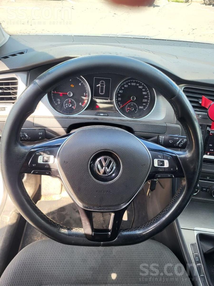 Grey Volkswagen Golf 2013 in Riga, with an engine capacity of 1.60 L and mileage of 418 thousand km for 3950 €, photo 6 on AUTOMOTO.COM.LV