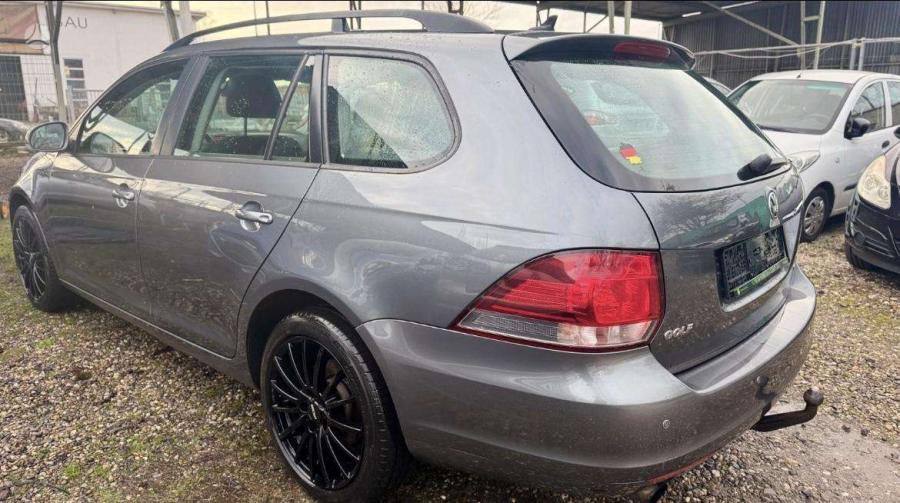 Grey Volkswagen Golf 2013 in Telschi, with an engine capacity of 1.60 L and mileage of 261 thousand km for 2900 €, photo 4 on AUTOMOTO.COM.LV