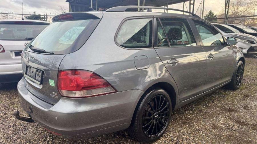 Grey Volkswagen Golf 2013 in Telschi, with an engine capacity of 1.60 L and mileage of 261 thousand km for 2900 €, photo 6 on AUTOMOTO.COM.LV