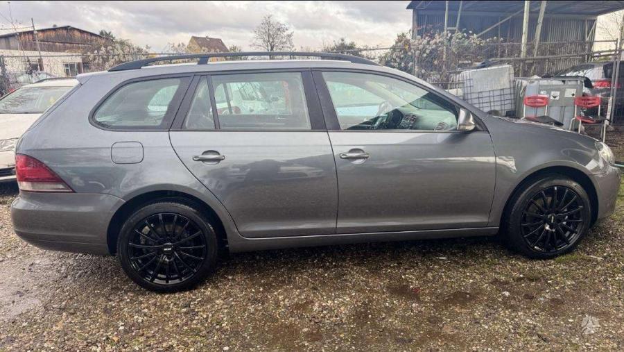 Grey Volkswagen Golf 2013 in Telschi, with an engine capacity of 1.60 L and mileage of 261 thousand km for 2900 €, photo 7 on AUTOMOTO.COM.LV