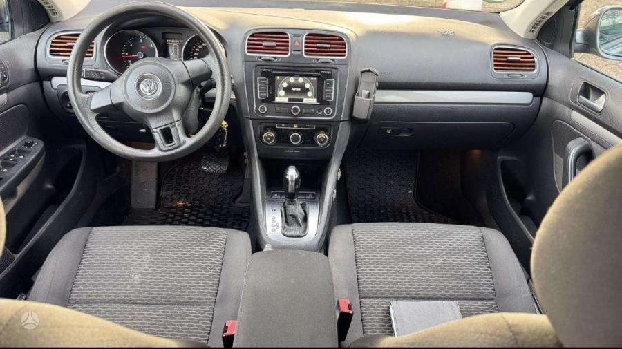 Grey Volkswagen Golf 2013 in Telschi, with an engine capacity of 1.60 L and mileage of 261 thousand km for 2900 €, photo 13 on AUTOMOTO.COM.LV