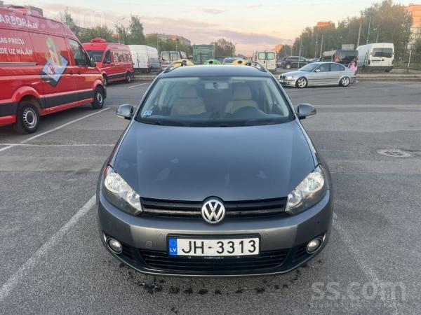 Grey Volkswagen Golf 2013 in Riga, with an engine capacity of 1.60 L and mileage of 321 thousand km for 4200 €, photo 1 on AUTOMOTO.COM.LV