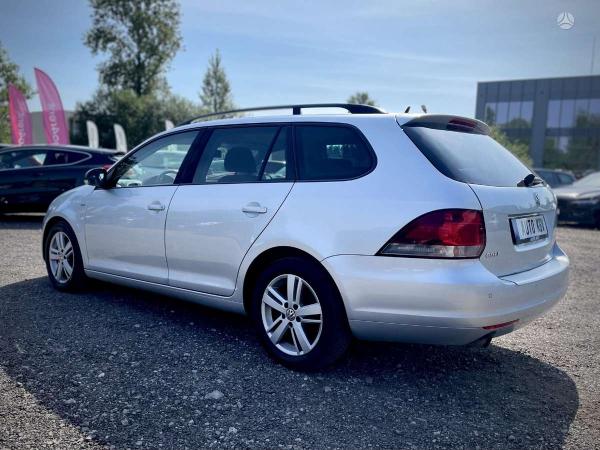 Pelēks Volkswagen Golf 2013 Viļņa, ar dzinēja tilpumu 1.60 L un nobraukumu 307 tūkst. km par 6900 €, foto 4 vietnē AUTOMOTO.COM.LV