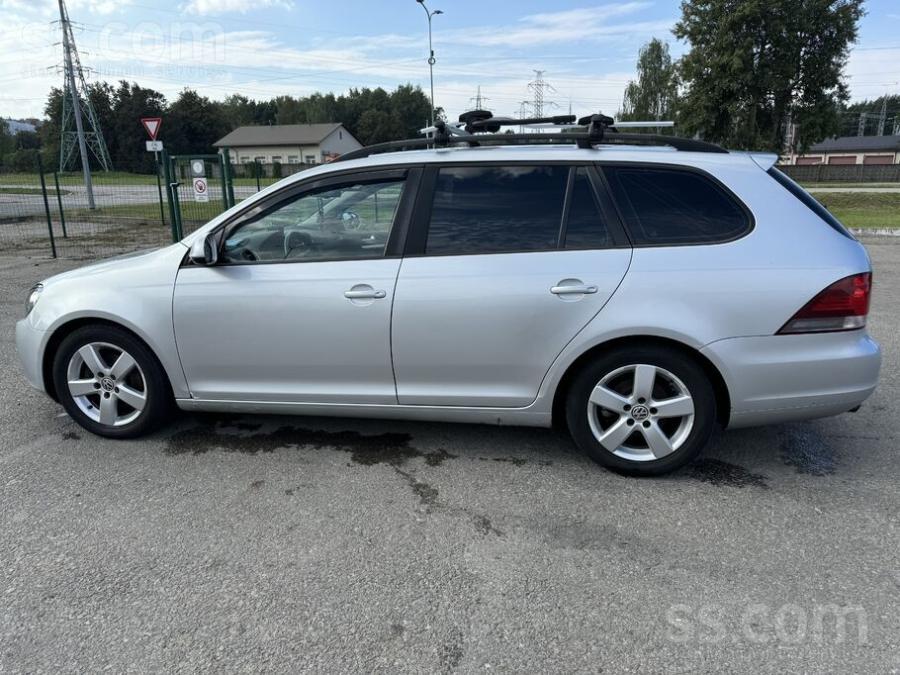 Grey Volkswagen Golf 2013 in Riga, with an engine capacity of 1.60 L and mileage of 272 thousand km for 4900 €, photo 4 on AUTOMOTO.COM.LV