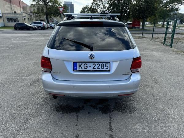 Grey Volkswagen Golf 2013 in Riga, with an engine capacity of 1.60 L and mileage of 272 thousand km for 4900 €, photo 5 on AUTOMOTO.COM.LV