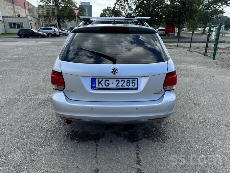 Grey Volkswagen Golf 2013 in Riga, with an engine capacity of 1.60 L and mileage of 272 thousand km for 4900 €, photo 5 on AUTOMOTO.COM.LV