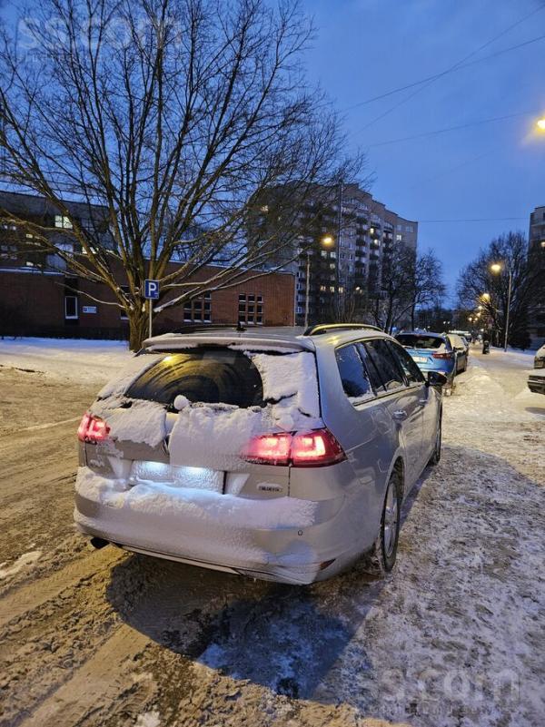 Grey Volkswagen Golf 2013 in Riga, with an engine capacity of 1.60 L and mileage of 365 thousand km for 4100 €, photo 3 on AUTOMOTO.COM.LV