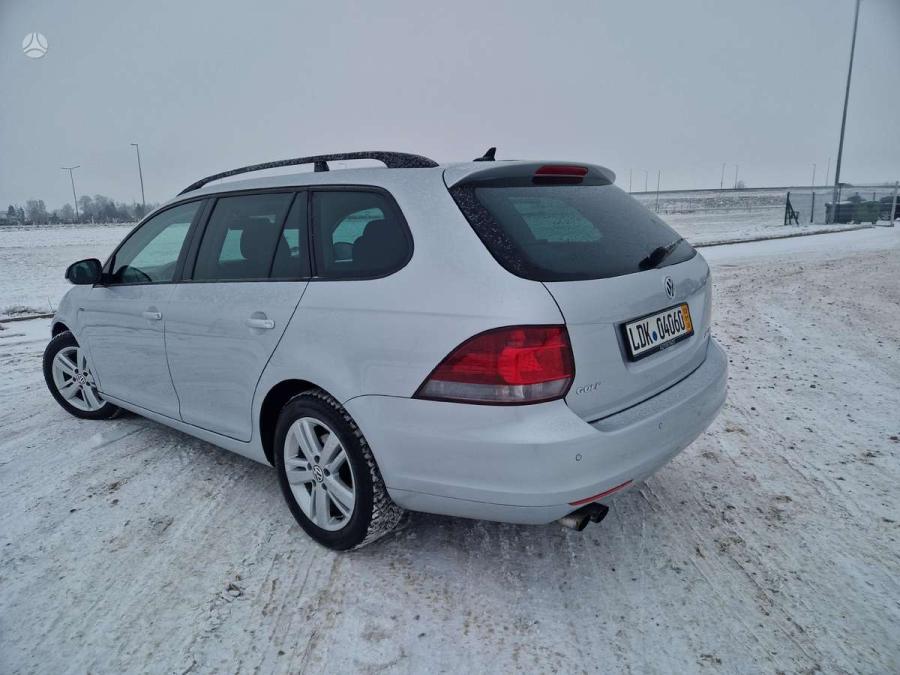 Pelēks Volkswagen Golf 2013 Marijampole, ar dzinēja tilpumu 2.00 L un nobraukumu 2699 tūkst. km par 4400 €, foto 2 vietnē AUTOMOTO.COM.LV