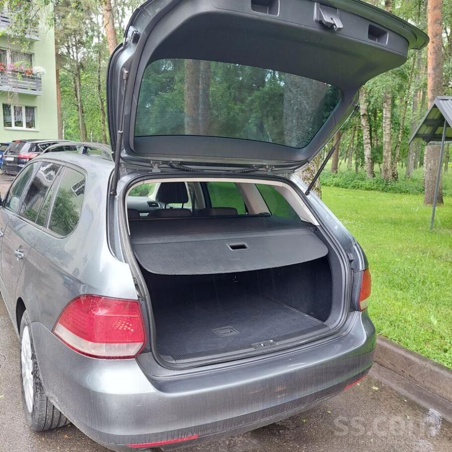 Grey Volkswagen Golf 2013 in Riga, with an engine capacity of 1.60 L and mileage of 193 thousand km for 3850 €, photo 3 on AUTOMOTO.COM.LV