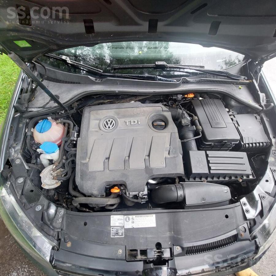 Grey Volkswagen Golf 2013 in Riga, with an engine capacity of 1.60 L and mileage of 193 thousand km for 3850 €, photo 5 on AUTOMOTO.COM.LV