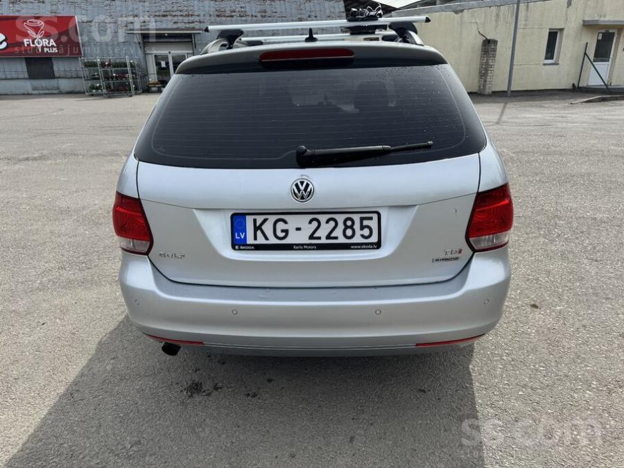 Grey Volkswagen Golf 2013 in Riga, with an engine capacity of 1.60 L and mileage of 272 thousand km for 2700 €, photo 5 on AUTOMOTO.COM.LV