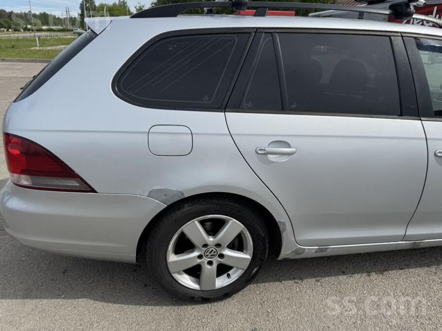 Grey Volkswagen Golf 2013 in Riga, with an engine capacity of 1.60 L and mileage of 272 thousand km for 2700 €, photo 6 on AUTOMOTO.COM.LV