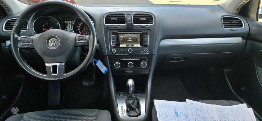 Grey Volkswagen Golf 2013 in Kretinga, with an engine capacity of 1.60 L and mileage of 288 thousand km for 4750 €, photo 4 on AUTOMOTO.COM.LV