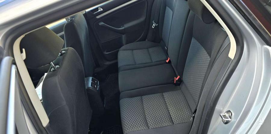 Grey Volkswagen Golf 2013 in Kretinga, with an engine capacity of 1.60 L and mileage of 288 thousand km for 4750 €, photo 14 on AUTOMOTO.COM.LV