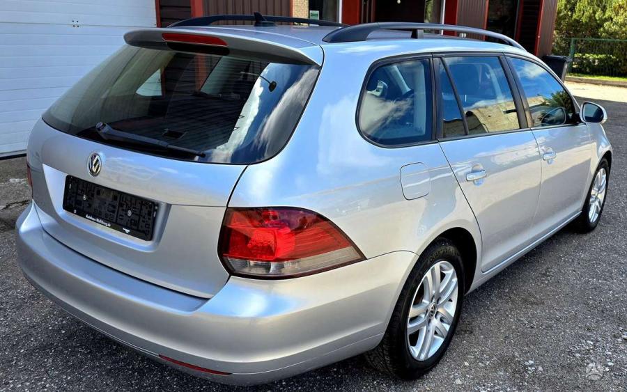 Grey Volkswagen Golf 2013 in Kretinga, with an engine capacity of 1.60 L and mileage of 288 thousand km for 4750 €, photo 17 on AUTOMOTO.COM.LV