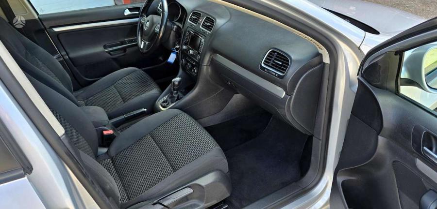 Grey Volkswagen Golf 2013 in Kretinga, with an engine capacity of 1.60 L and mileage of 288 thousand km for 4750 €, photo 18 on AUTOMOTO.COM.LV