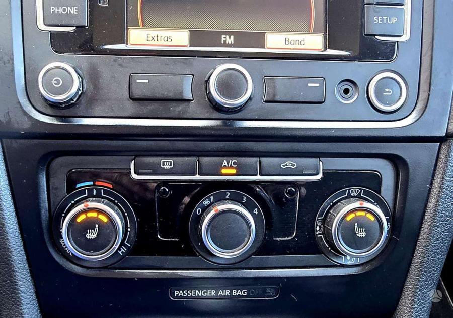 Grey Volkswagen Golf 2013 in Kretinga, with an engine capacity of 1.60 L and mileage of 288 thousand km for 4750 €, photo 30 on AUTOMOTO.COM.LV