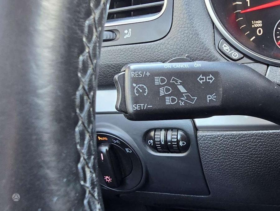 Grey Volkswagen Golf 2013 in Kretinga, with an engine capacity of 1.60 L and mileage of 288 thousand km for 4750 €, photo 32 on AUTOMOTO.COM.LV