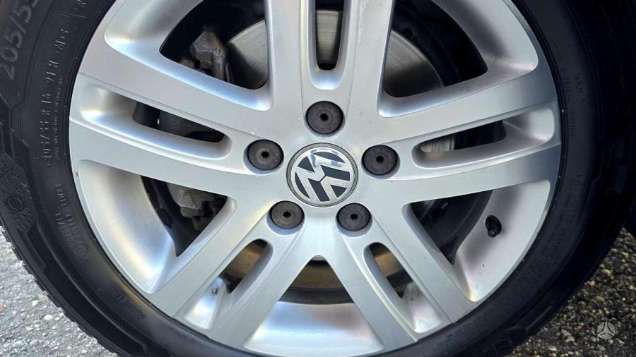 Grey Volkswagen Golf 2013 in Kretinga, with an engine capacity of 1.60 L and mileage of 288 thousand km for 4750 €, photo 35 on AUTOMOTO.COM.LV