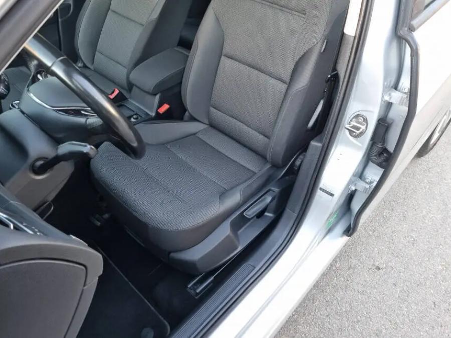 Pelēks Volkswagen Golf 2013 Jēkabpils, ar dzinēja tilpumu 1.60 L un nobraukumu 210 tūkst. km par 7900 €, foto 15 vietnē AUTOMOTO.COM.LV
