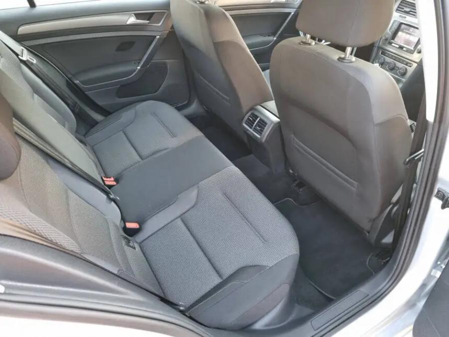 Pelēks Volkswagen Golf 2013 Jēkabpils, ar dzinēja tilpumu 1.60 L un nobraukumu 210 tūkst. km par 7900 €, foto 22 vietnē AUTOMOTO.COM.LV