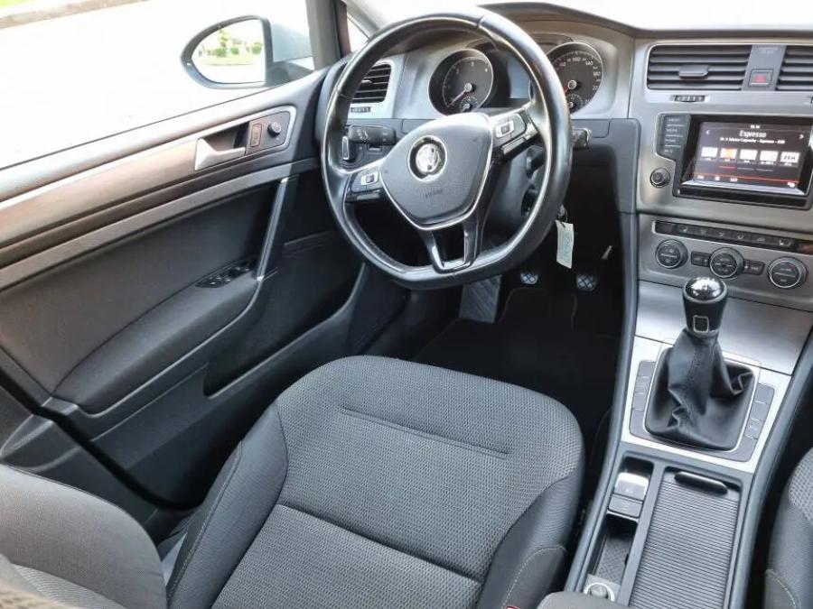 Pelēks Volkswagen Golf 2013 Jēkabpils, ar dzinēja tilpumu 1.60 L un nobraukumu 210 tūkst. km par 7900 €, foto 24 vietnē AUTOMOTO.COM.LV