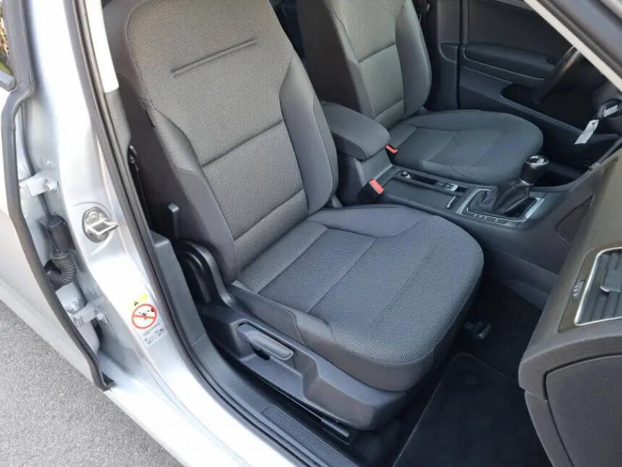 Pelēks Volkswagen Golf 2013 Jēkabpils, ar dzinēja tilpumu 1.60 L un nobraukumu 210 tūkst. km par 7900 €, foto 27 vietnē AUTOMOTO.COM.LV