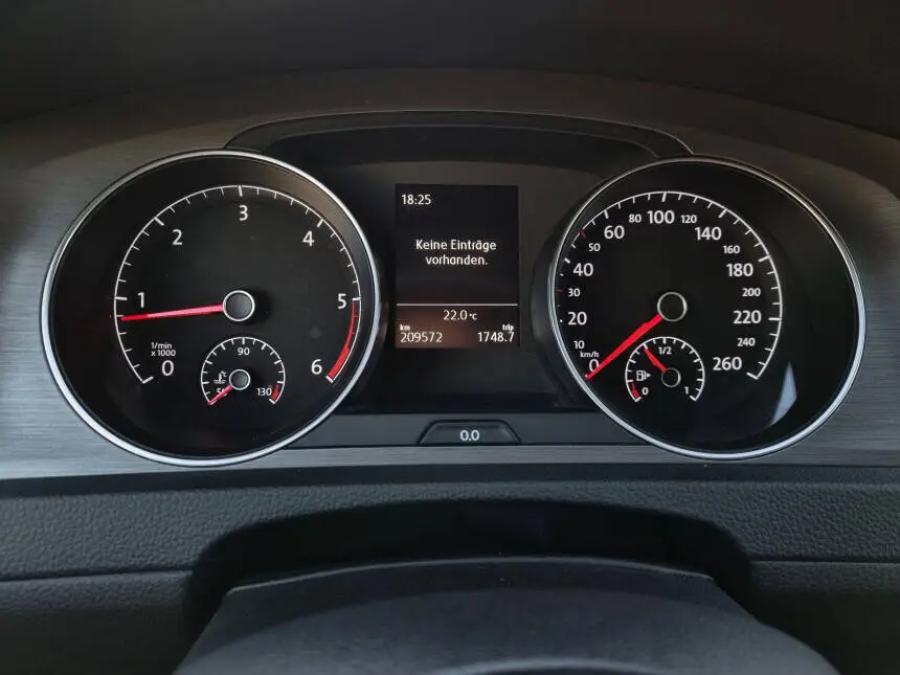 Pelēks Volkswagen Golf 2013 Jēkabpils, ar dzinēja tilpumu 1.60 L un nobraukumu 210 tūkst. km par 7900 €, foto 32 vietnē AUTOMOTO.COM.LV