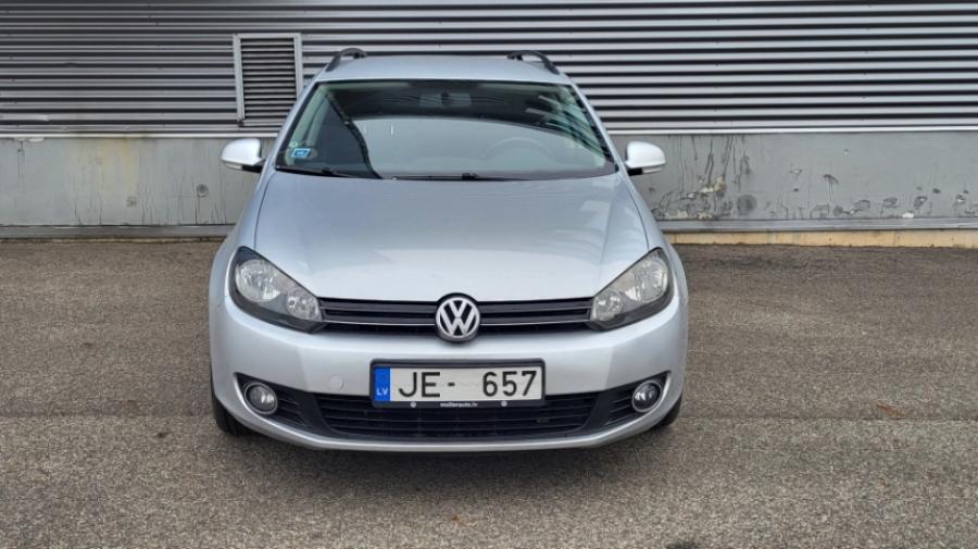 Grey Volkswagen Golf 2013 in Riga, with an engine capacity of 1.60 L and mileage of 238 thousand km for 4550 €, photo 3 on AUTOMOTO.COM.LV