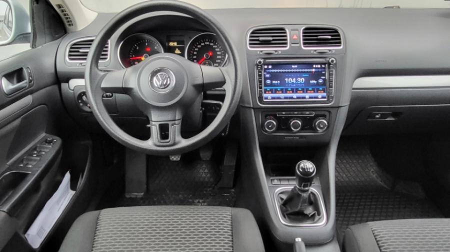 Grey Volkswagen Golf 2013 in Riga, with an engine capacity of 1.60 L and mileage of 238 thousand km for 4550 €, photo 4 on AUTOMOTO.COM.LV
