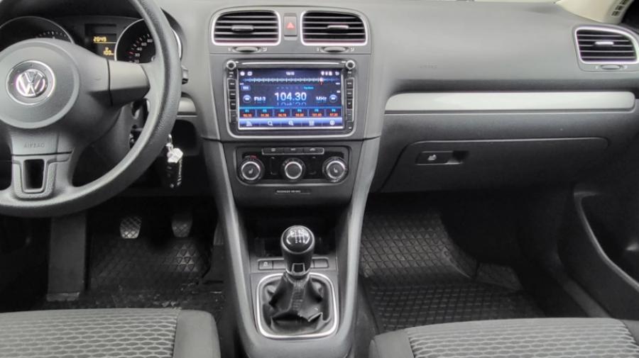 Grey Volkswagen Golf 2013 in Riga, with an engine capacity of 1.60 L and mileage of 238 thousand km for 4550 €, photo 7 on AUTOMOTO.COM.LV