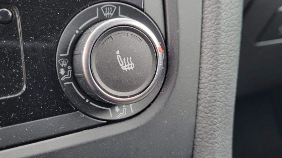 Grey Volkswagen Golf 2013 in Riga, with an engine capacity of 1.60 L and mileage of 238 thousand km for 4550 €, photo 10 on AUTOMOTO.COM.LV