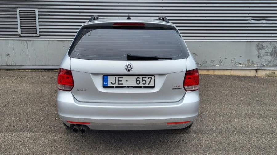 Grey Volkswagen Golf 2013 in Riga, with an engine capacity of 1.60 L and mileage of 238 thousand km for 4550 €, photo 11 on AUTOMOTO.COM.LV