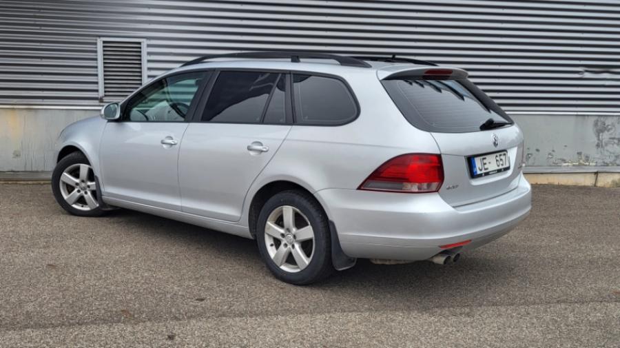 Grey Volkswagen Golf 2013 in Riga, with an engine capacity of 1.60 L and mileage of 238 thousand km for 4550 €, photo 12 on AUTOMOTO.COM.LV
