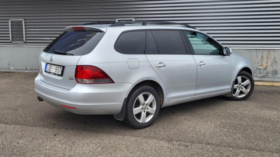 Grey Volkswagen Golf 2013 in Riga, with an engine capacity of 1.60 L and mileage of 238 thousand km for 4550 €, photo 13 on AUTOMOTO.COM.LV
