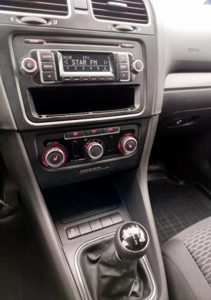 Grey Volkswagen Golf 2013 in Riga, with an engine capacity of 1.60 L and mileage of 315 thousand km for 3990 €, photo 6 on AUTOMOTO.COM.LV