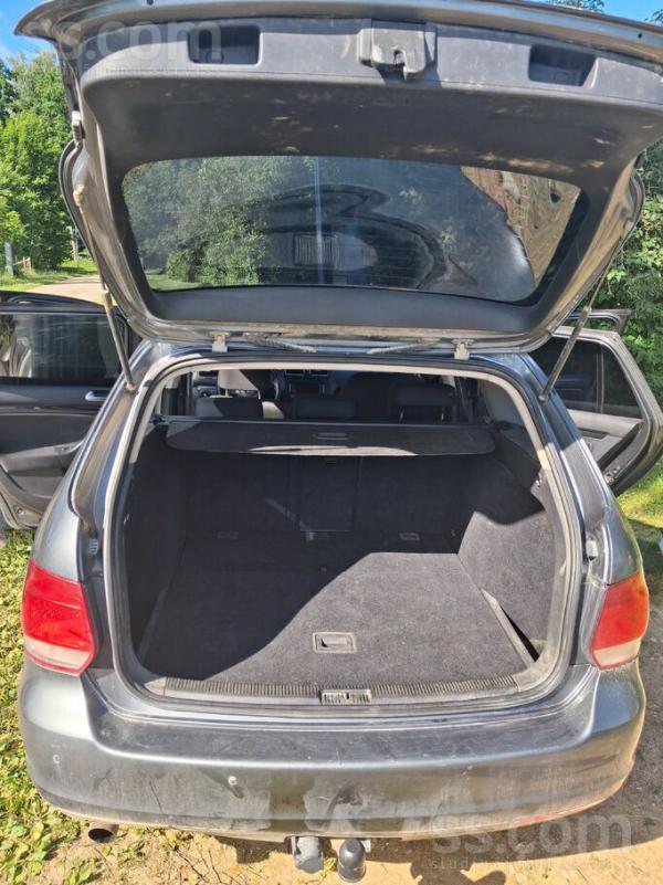 Grey Volkswagen Golf 2013 in Aluksne, with an engine capacity of 1.60 L and mileage of 427 thousand km for 1800 €, photo 3 on AUTOMOTO.COM.LV