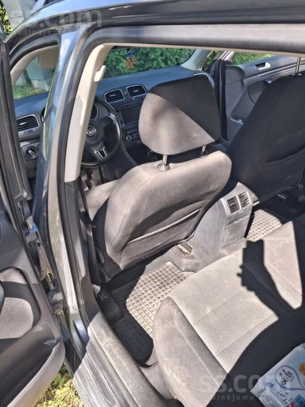 Grey Volkswagen Golf 2013 in Aluksne, with an engine capacity of 1.60 L and mileage of 427 thousand km for 1800 €, photo 8 on AUTOMOTO.COM.LV