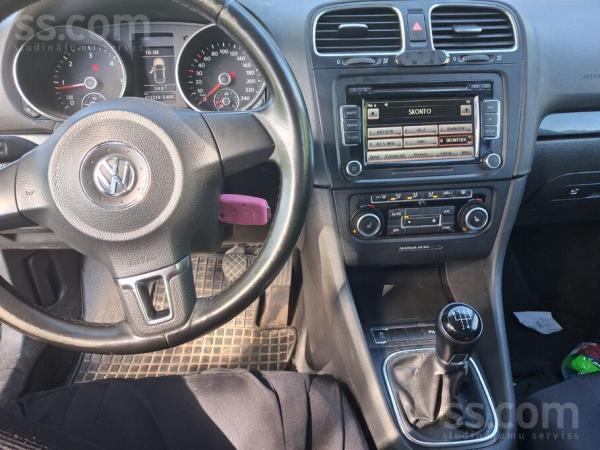 Grey Volkswagen Golf 2013 in Aluksne, with an engine capacity of 1.60 L and mileage of 427 thousand km for 1800 €, photo 9 on AUTOMOTO.COM.LV